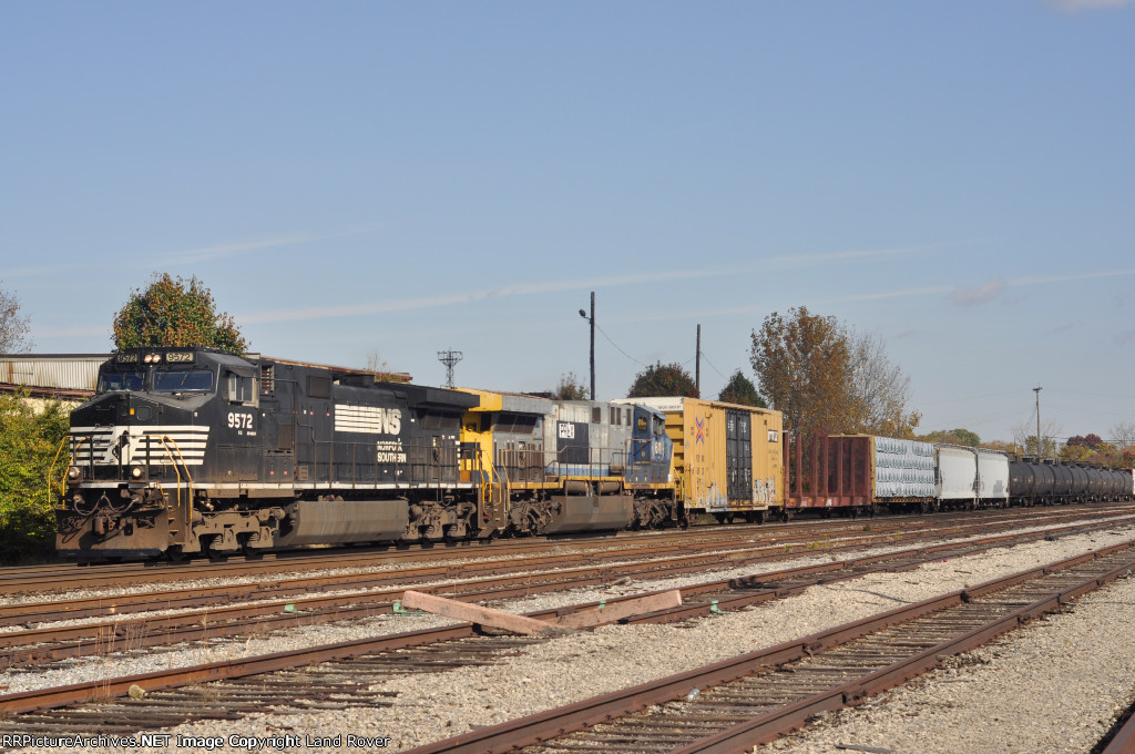 NS 9572 On NS 177 Westbound